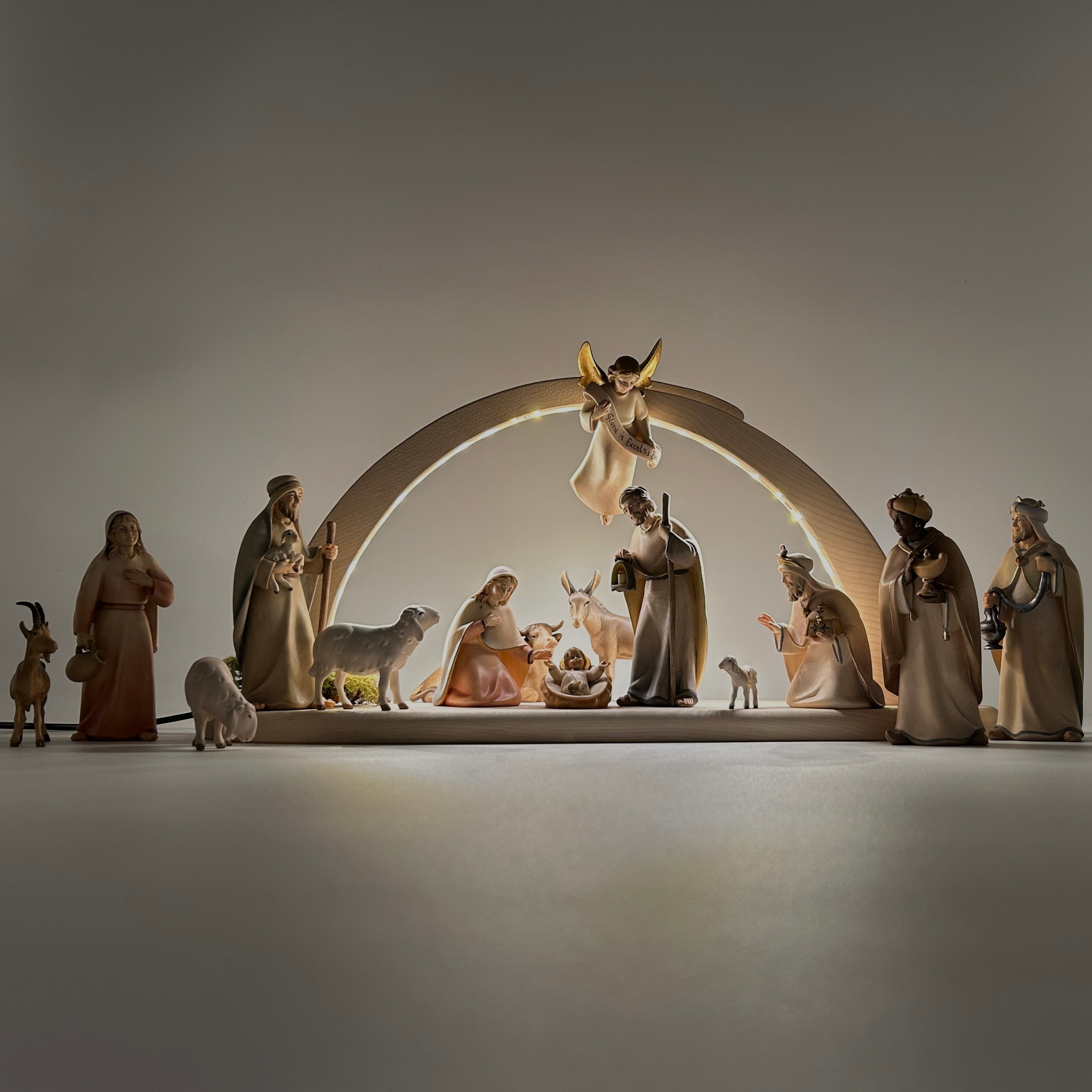 Nativity figures set with stable starlight with lighting (15 figures)