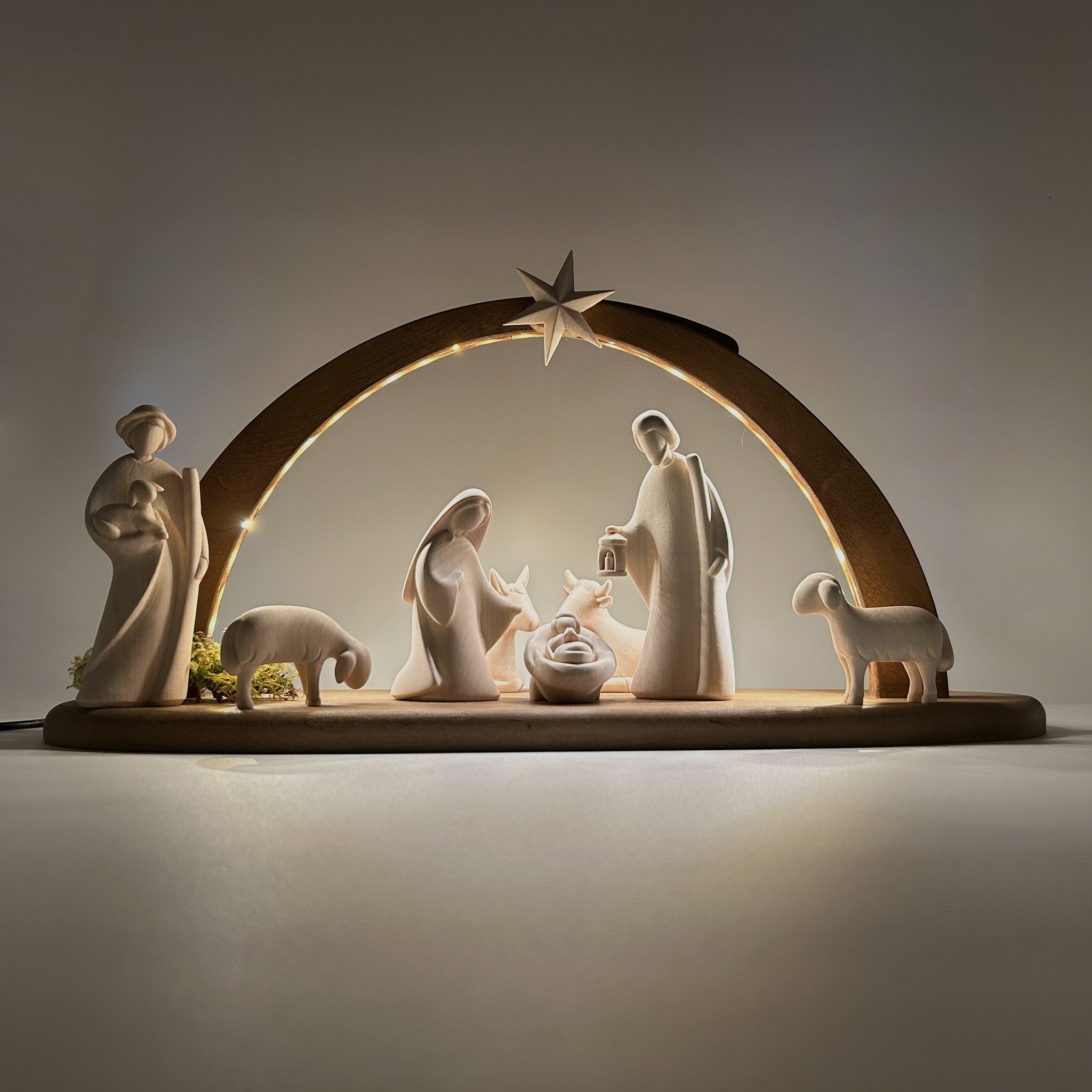 Nativity figures set with stable starlight dark with lighting (8 fig.)
