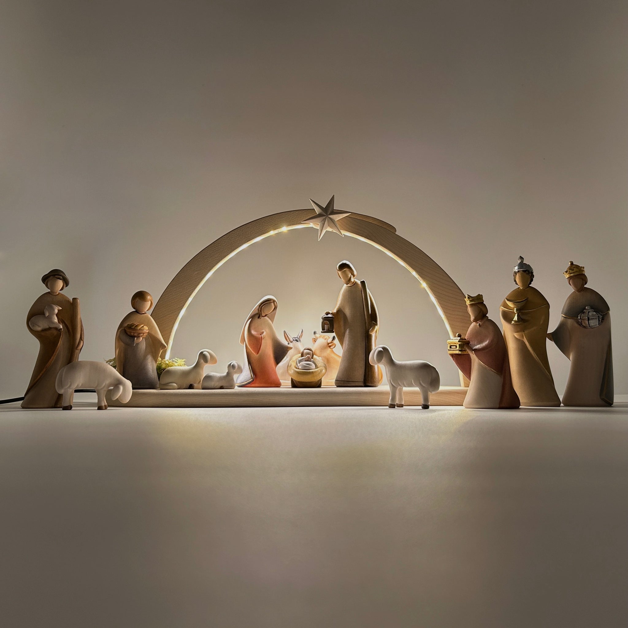 Nativity figures set with stable starlight with lighting (14 figures)