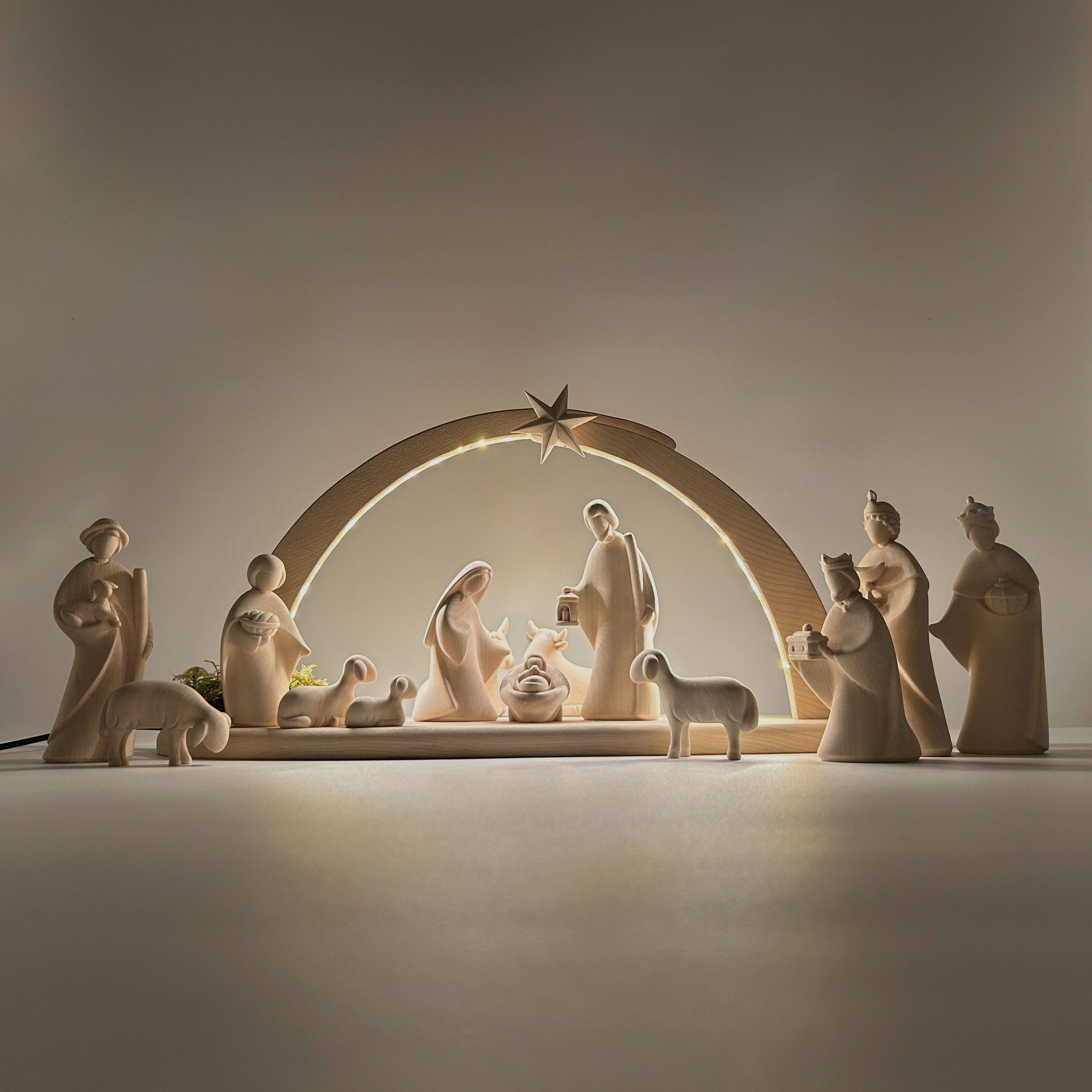 Nativity figures set with stable starlight with lighting (14 figures)